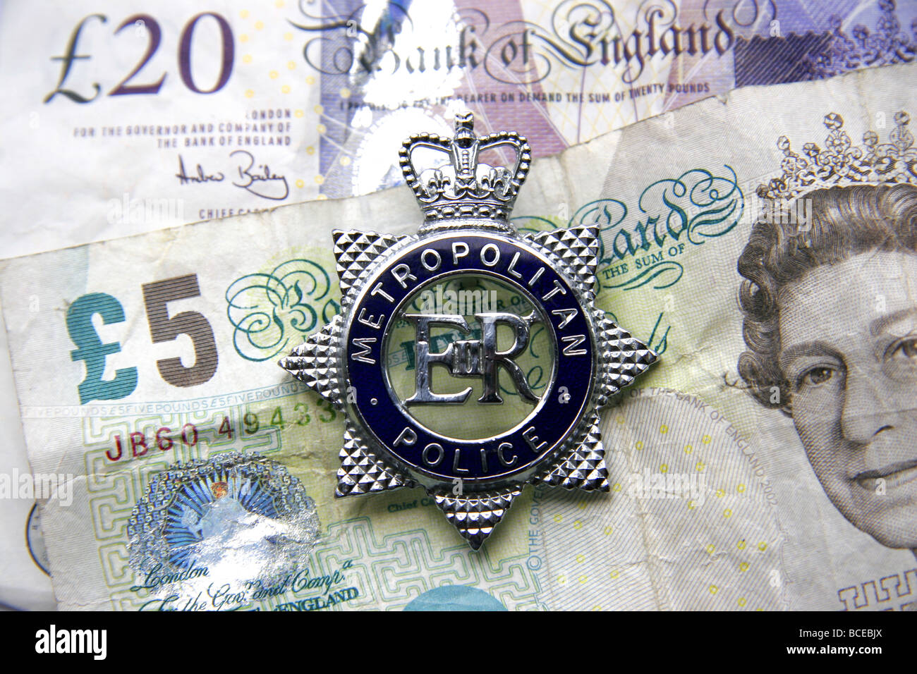 London Metropolitan Police Badge and British money Stock Photo - Alamy