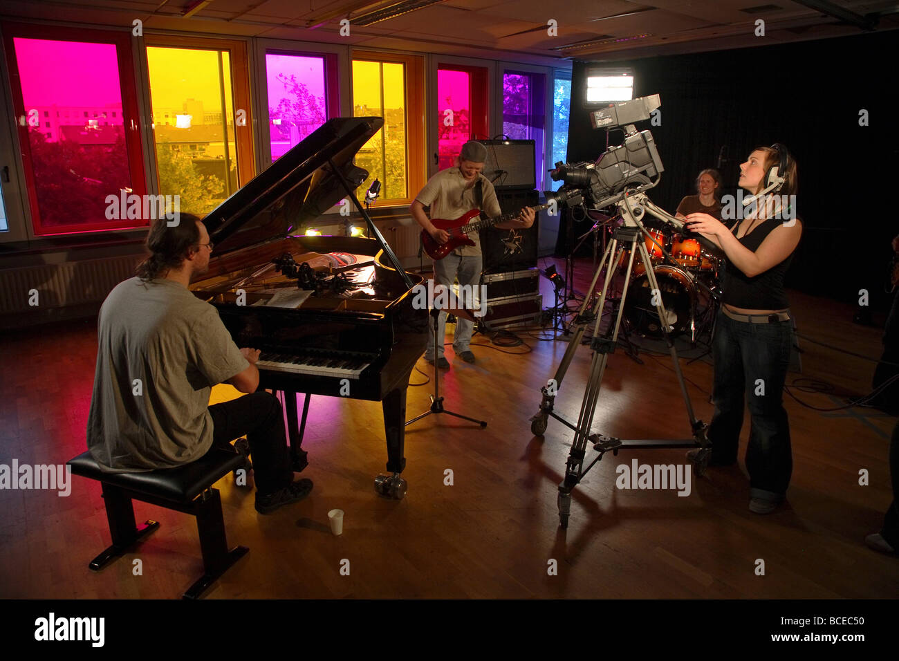 Audio engineering college hi-res stock photography and images - Alamy