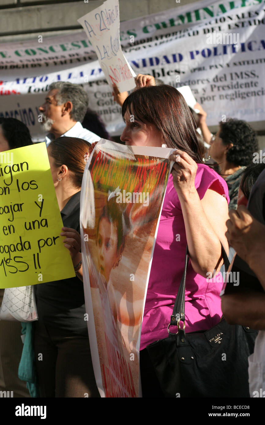 Mother claiming for justice Stock Photo - Alamy