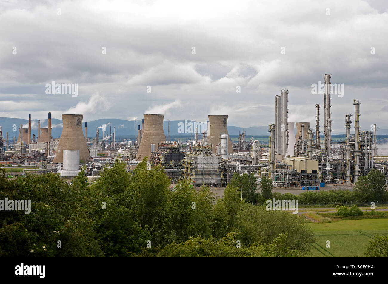 Grangemouth oil refinery hi-res stock photography and images - Alamy