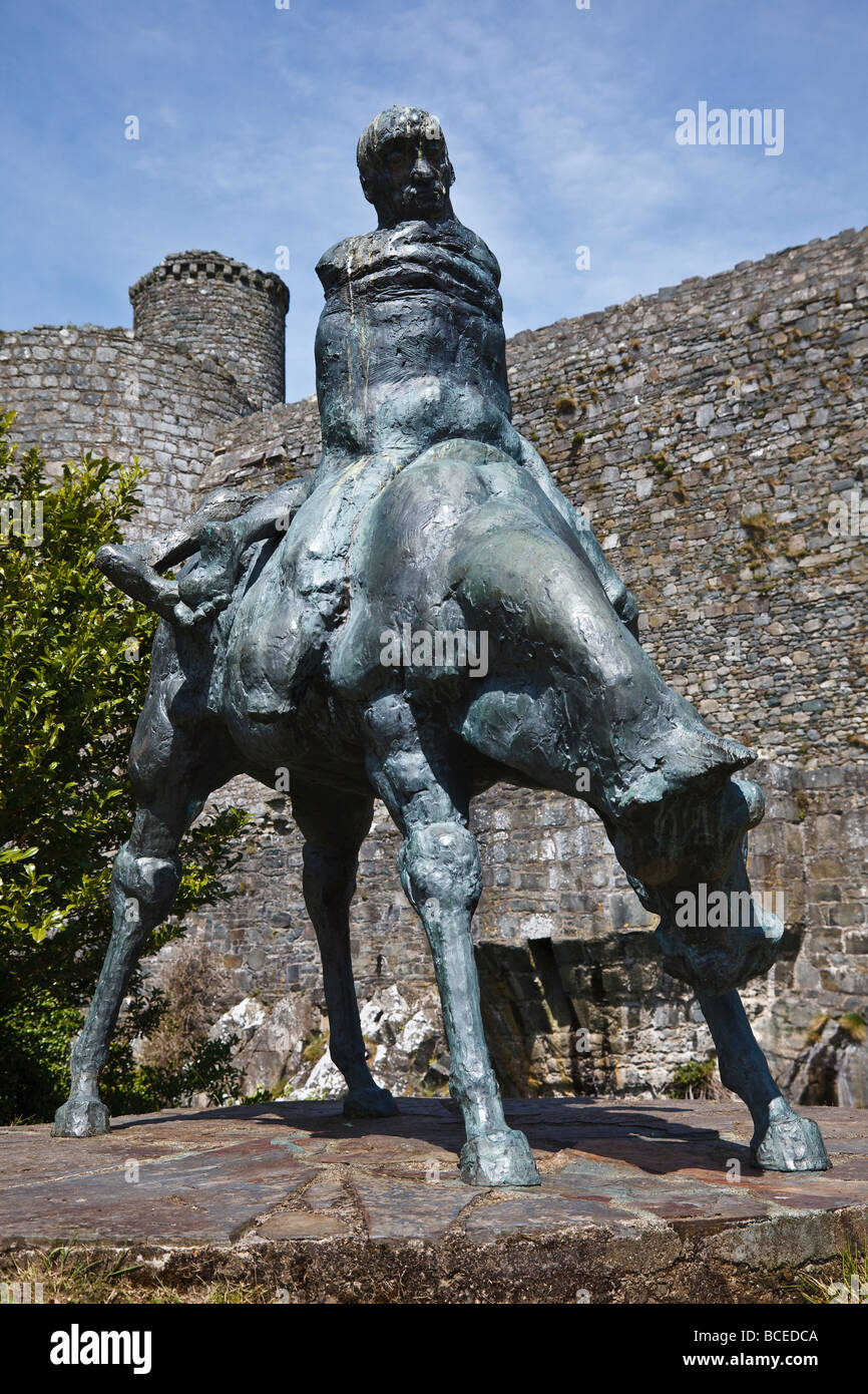The Two Kings sculpture, Harlech Castle, Wales Stock Photo - Alamy