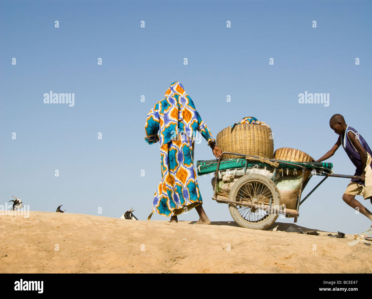 Mens african costume hi-res stock photography and images - Alamy