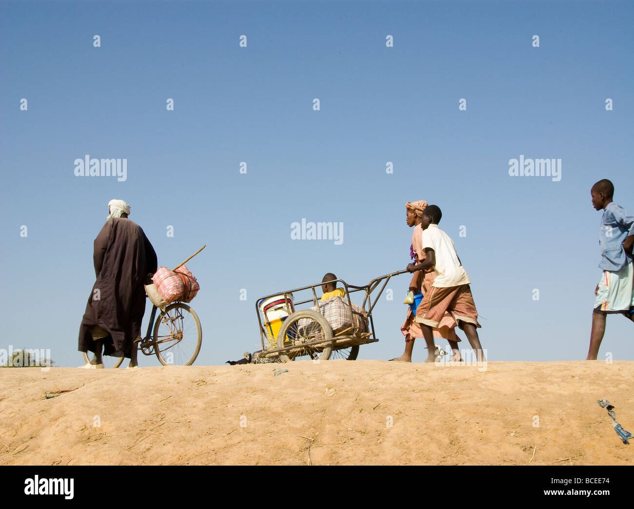 Mens african costume hi-res stock photography and images - Alamy