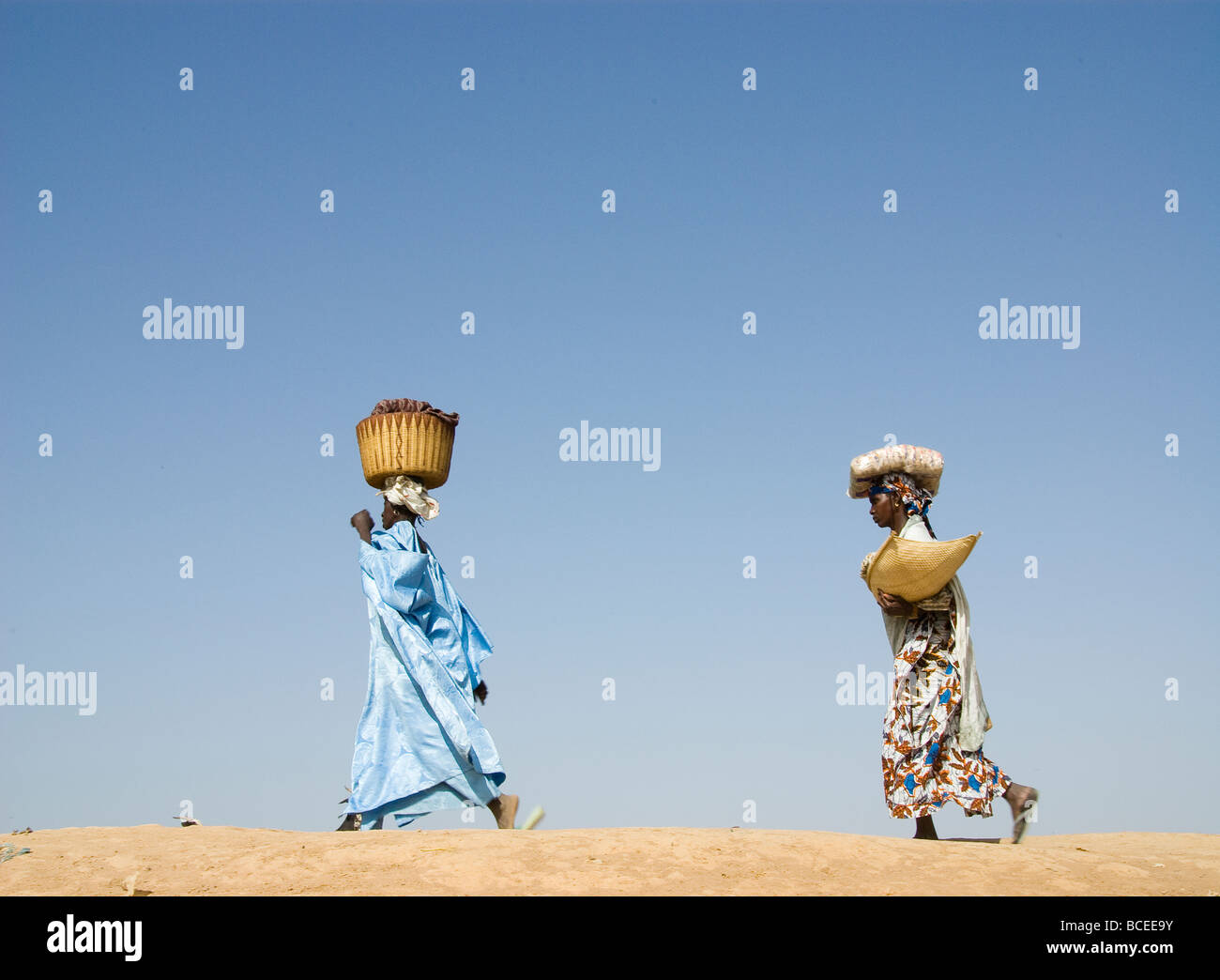 Mens african costume hi-res stock photography and images - Alamy