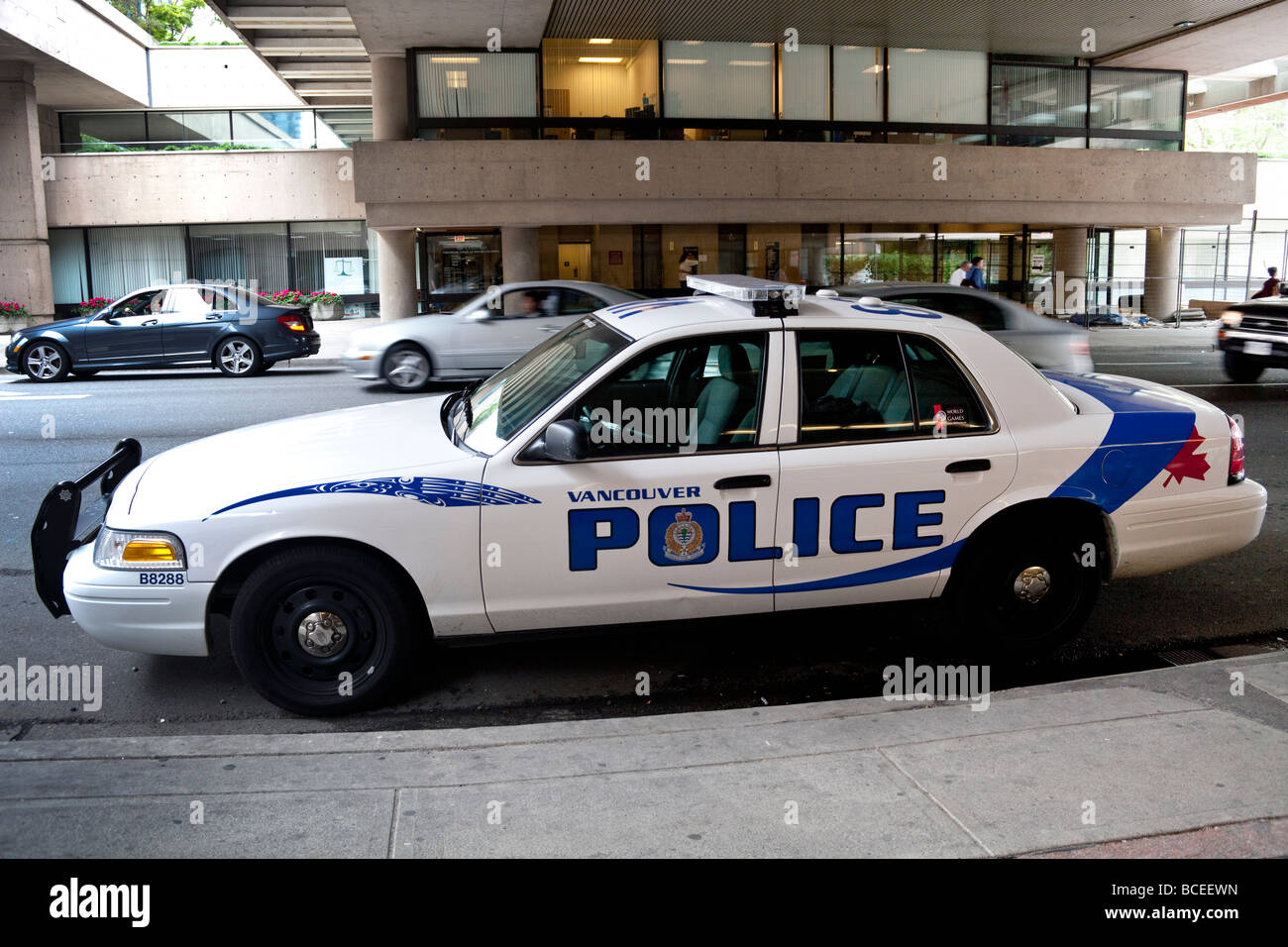Side police car inuit eagle hi-res stock photography and images - Alamy