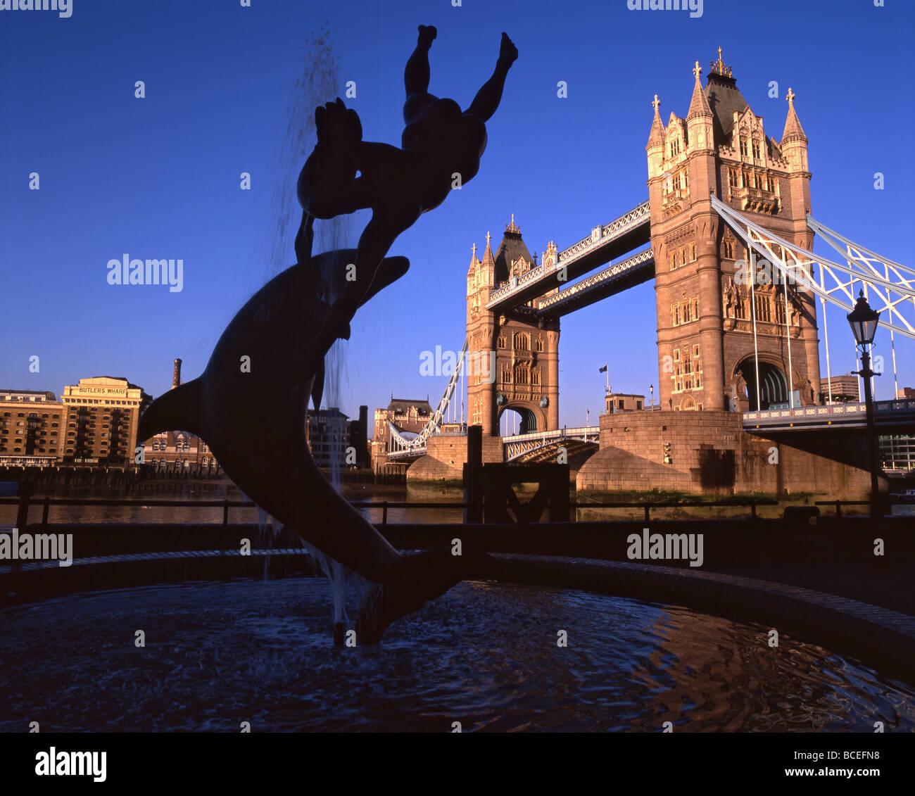Iconic dolphin statue hi-res stock photography and images - Alamy