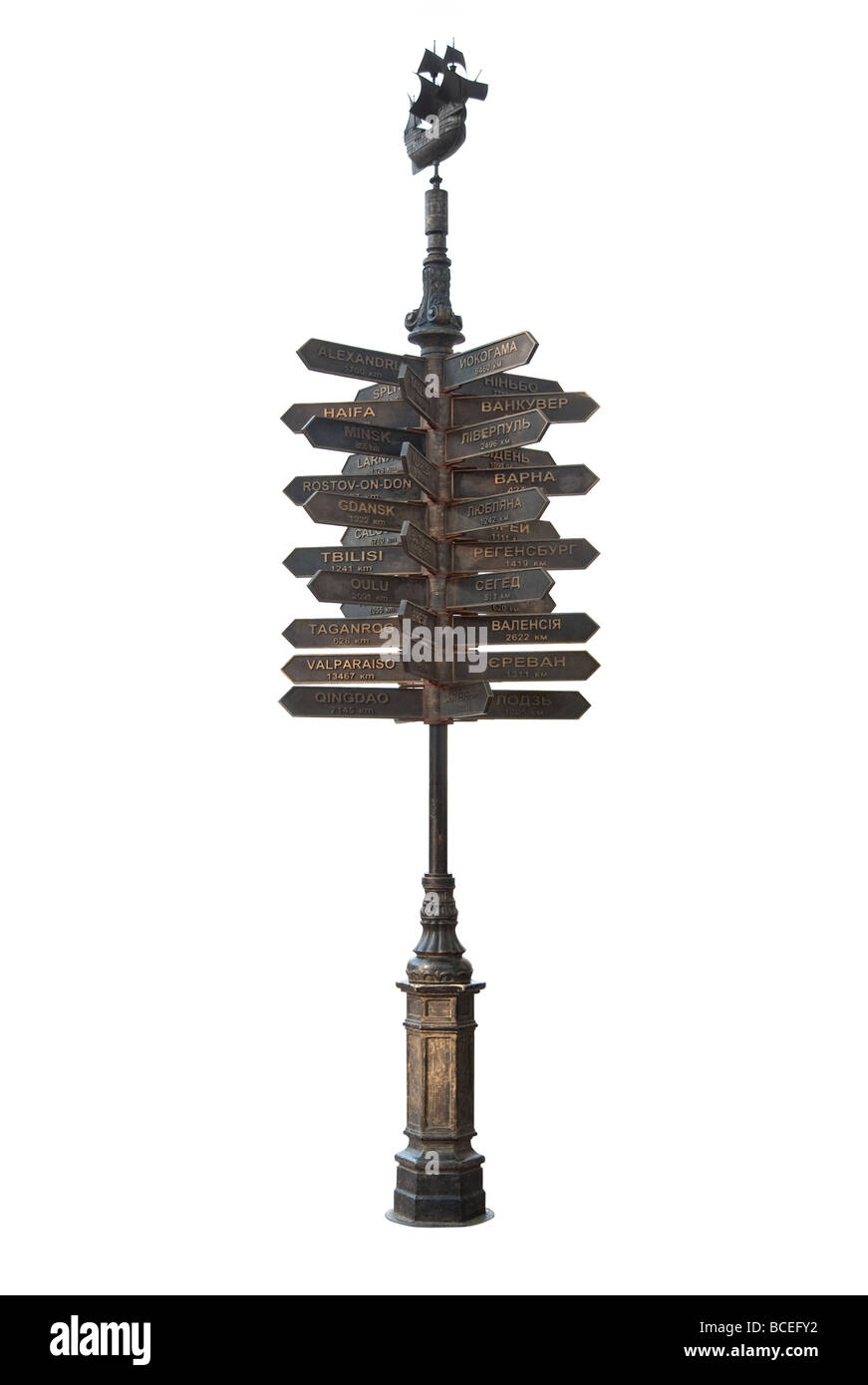 Direction sign post cities world hi-res stock photography and images ...