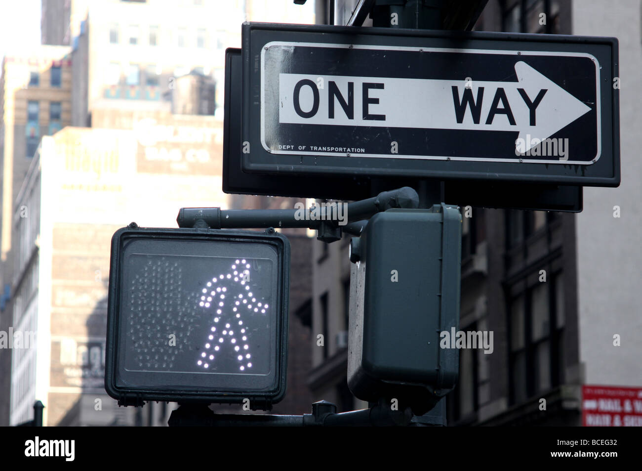 Crossing signals in New York - in the 'walk' setting Stock Photo - Alamy