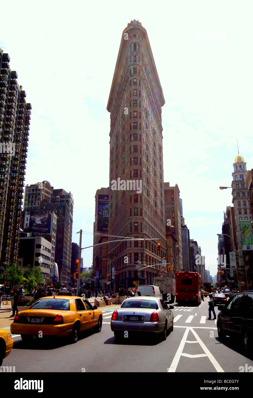 Flatiron Building looking from the junction with Broadway & 42nd Street ...