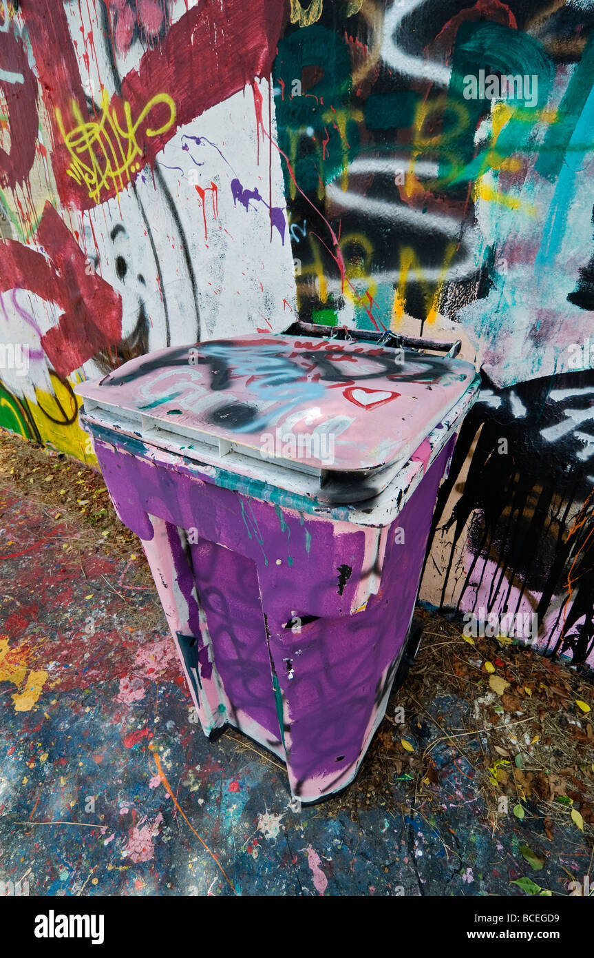 "Graffiti Wall" city sanctioned area of self expression, Gainesville ...