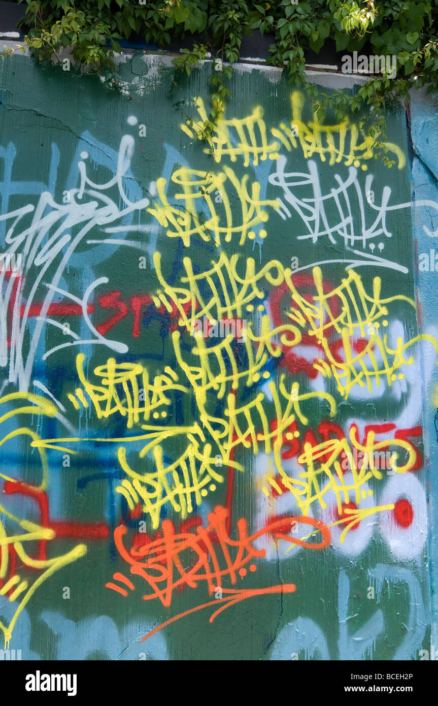 Graffiti as social commentary hi-res stock photography and images - Alamy