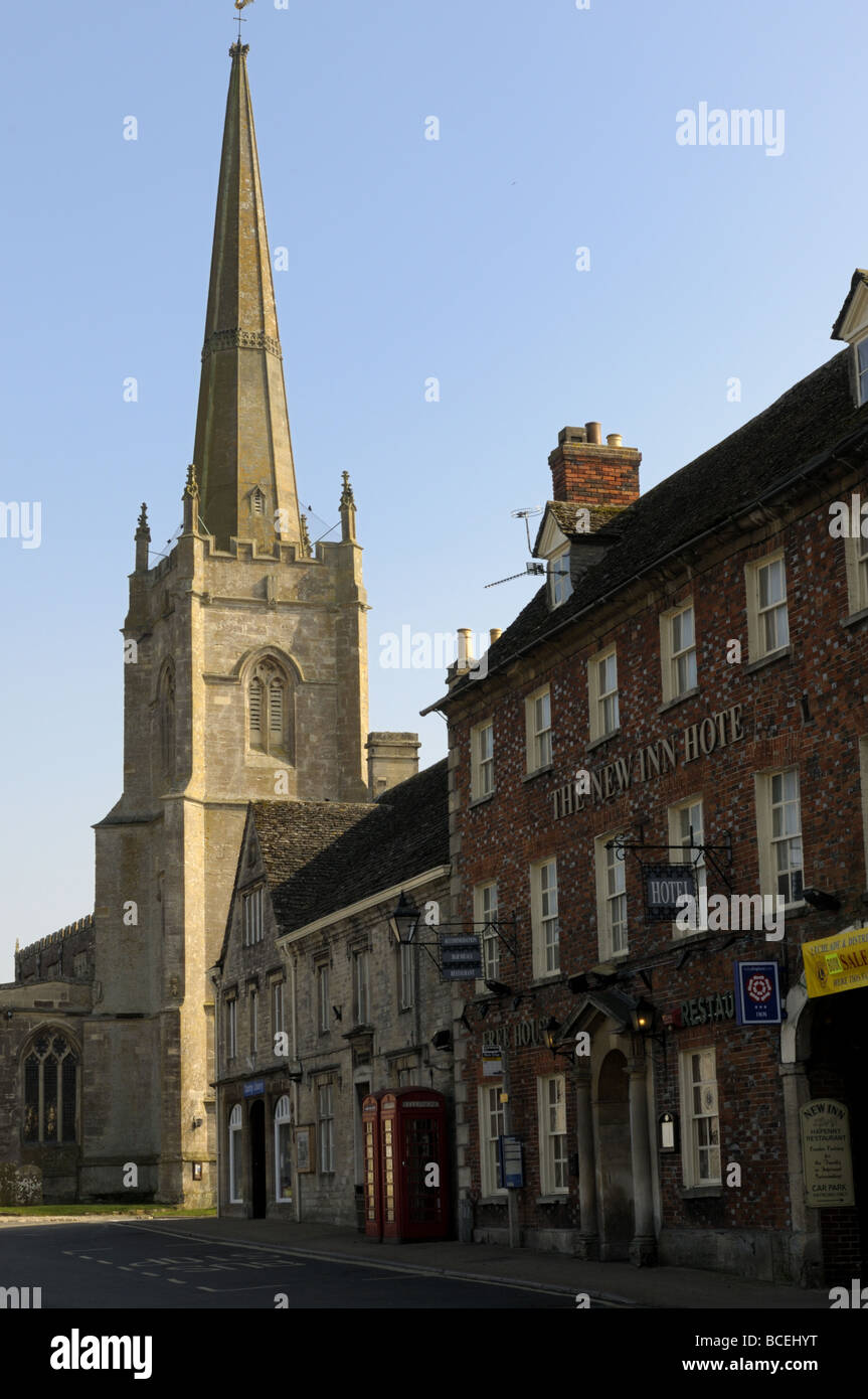 St lawrence church lechlade hi-res stock photography and images - Alamy