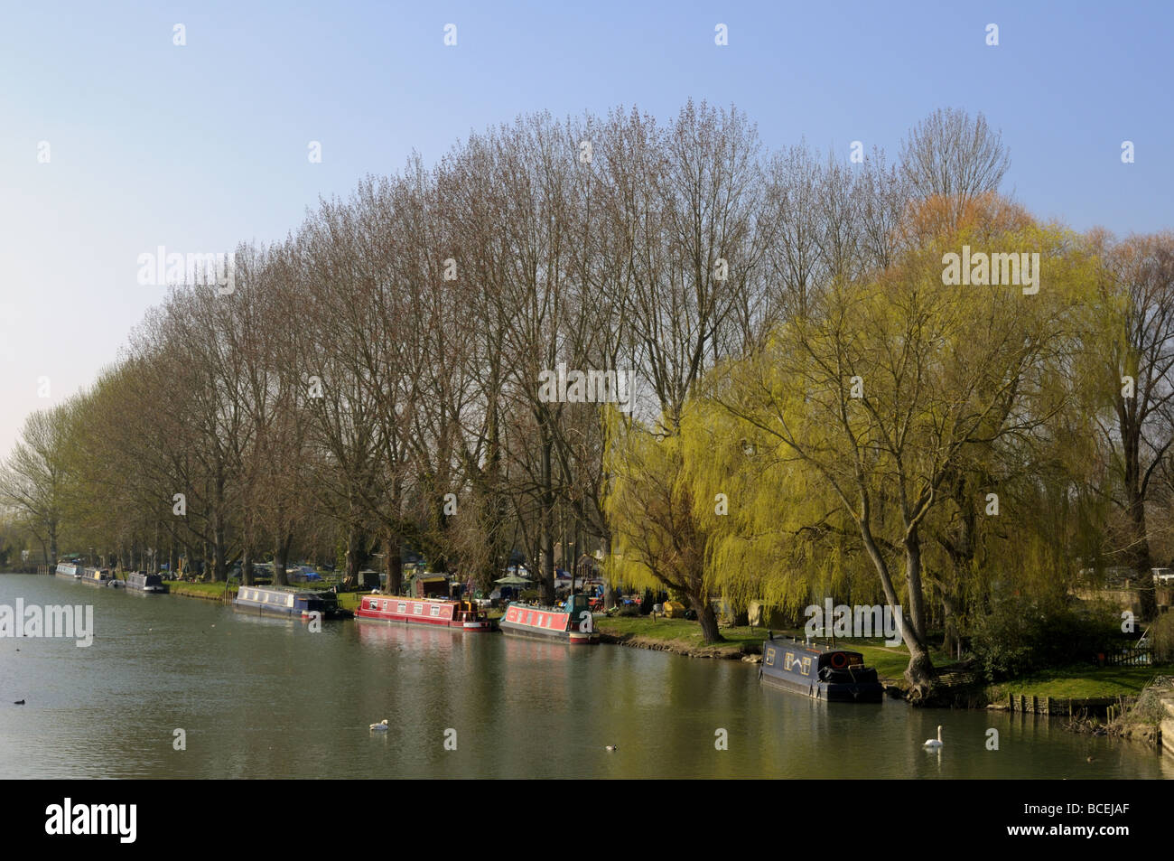Lechlade canal hi-res stock photography and images - Alamy