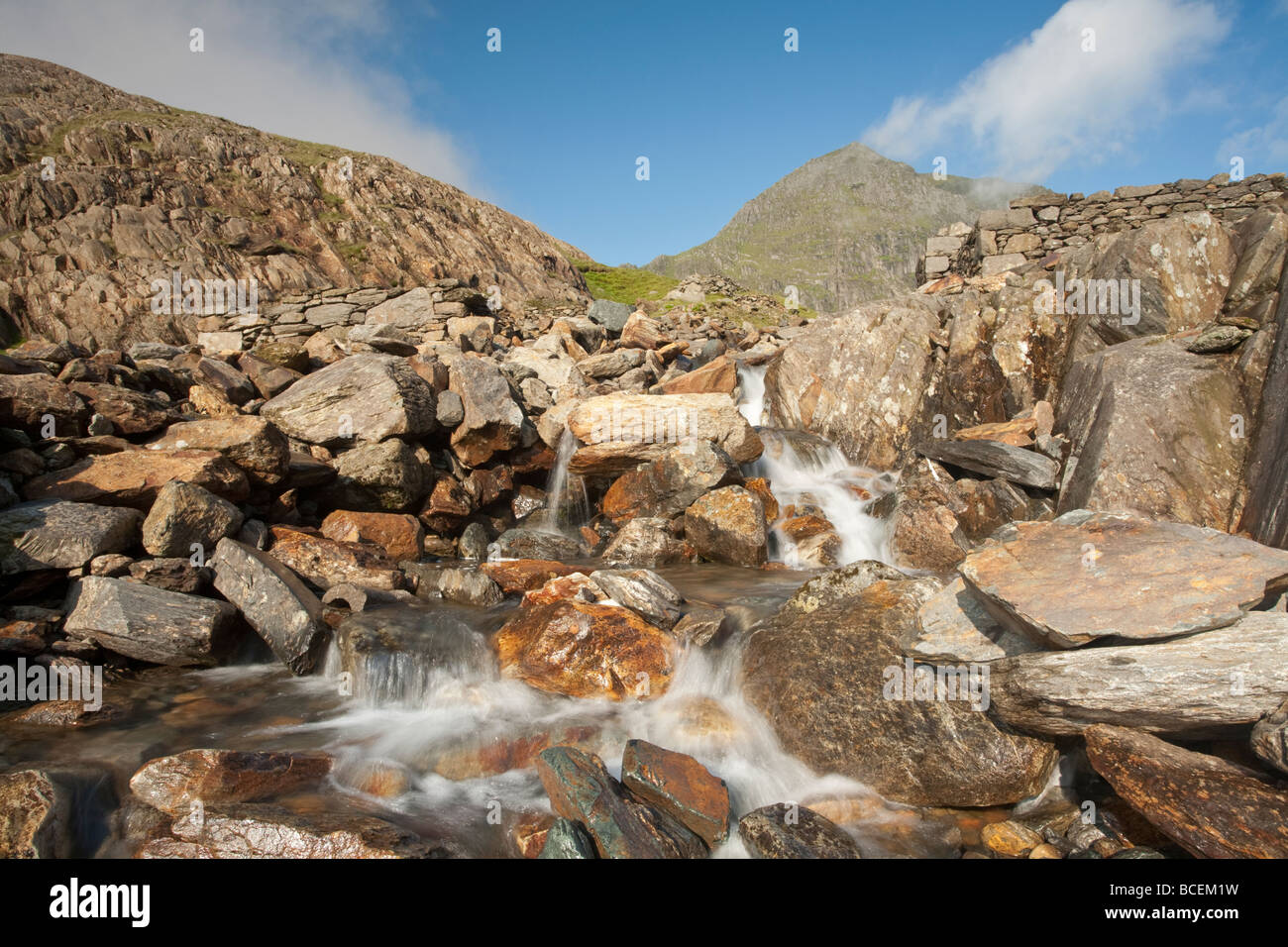 Snowdon summit building hi-res stock photography and images - Alamy