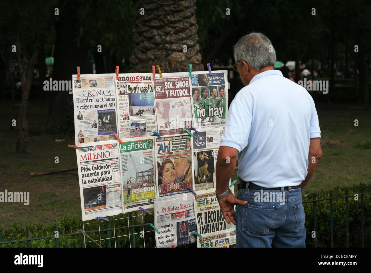 Mexican newspapers hi-res stock photography and images - Alamy