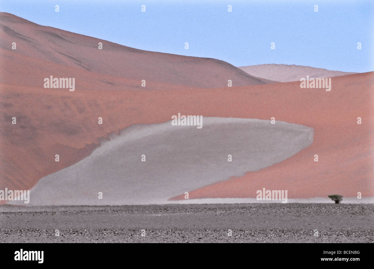 Heat shimmers the baking surface of a sand dune over a dolerite plain ...