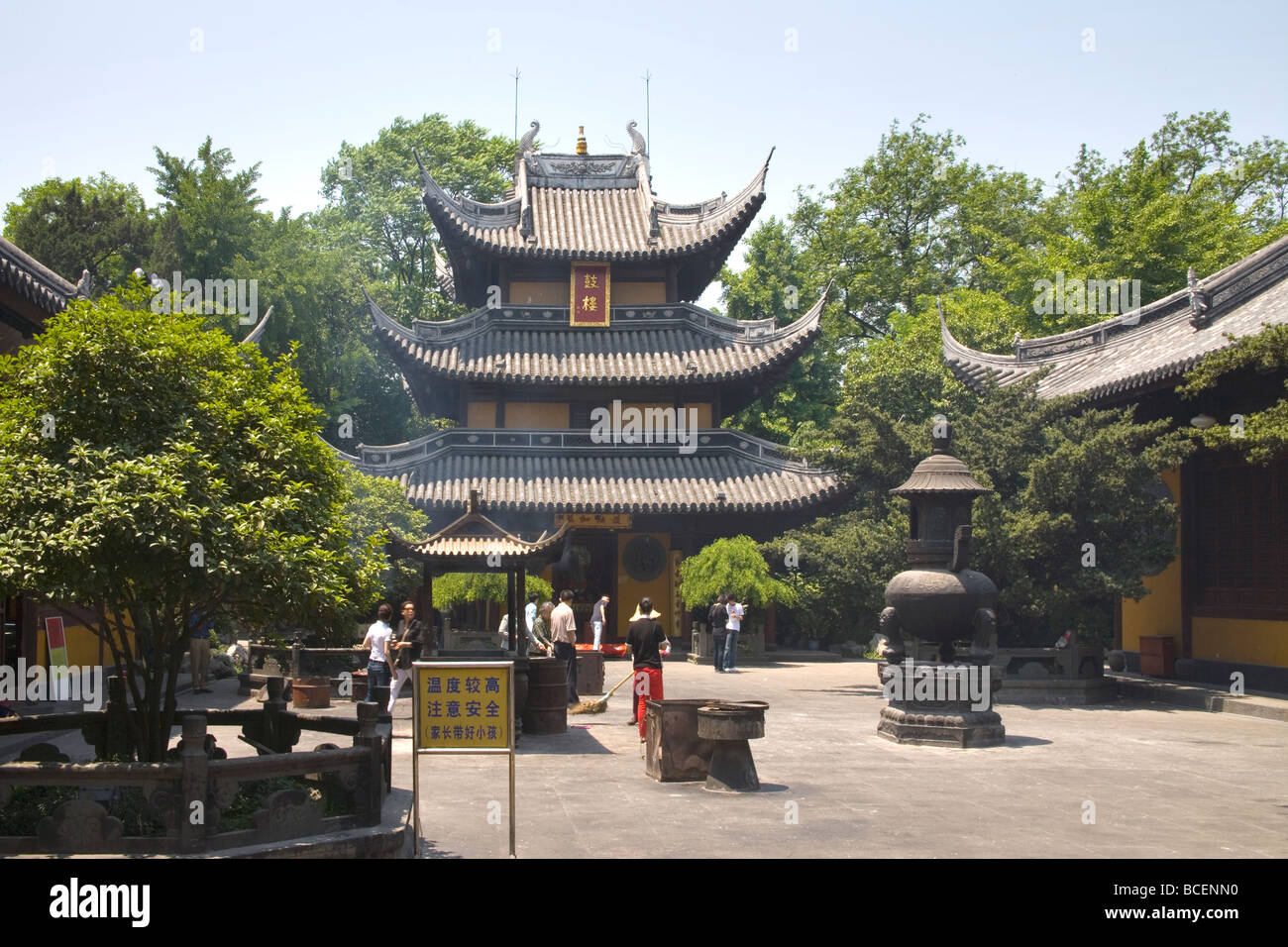 longhua temple shanghai china Stock Photo - Alamy