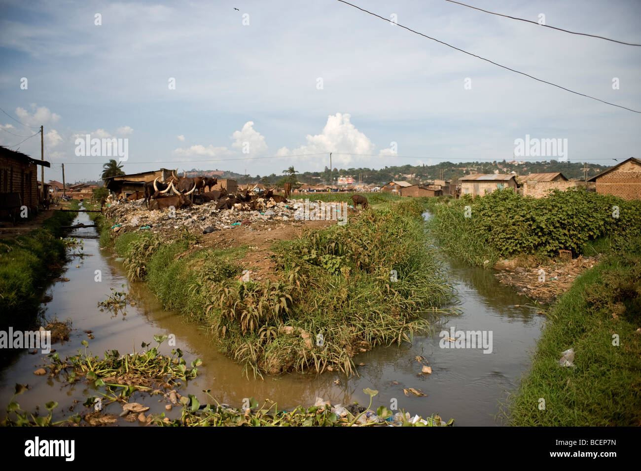 African slum hi-res stock photography and images - Alamy