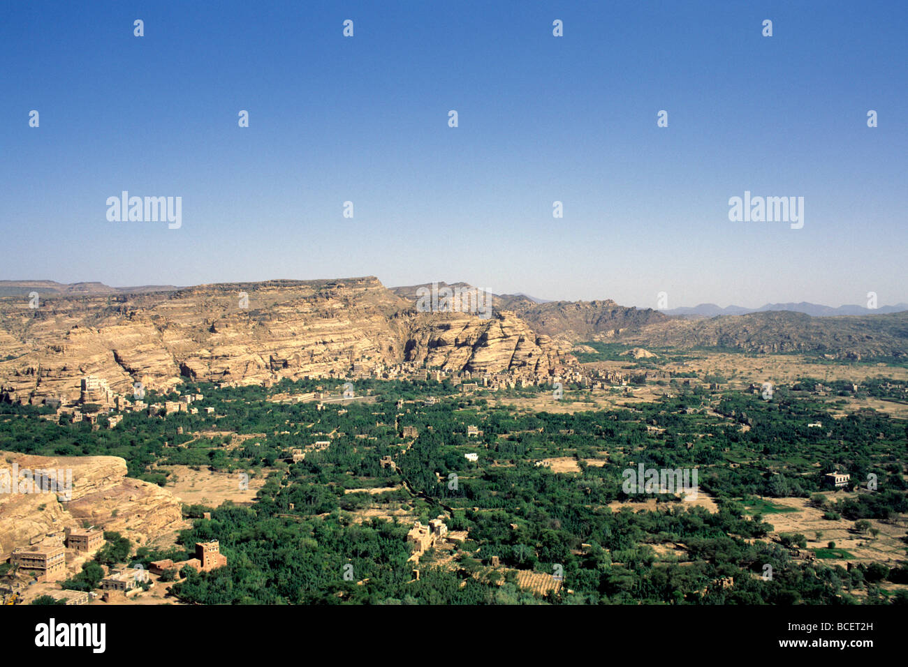 yemen View of the Wadi Dhar Stock Photo - Alamy