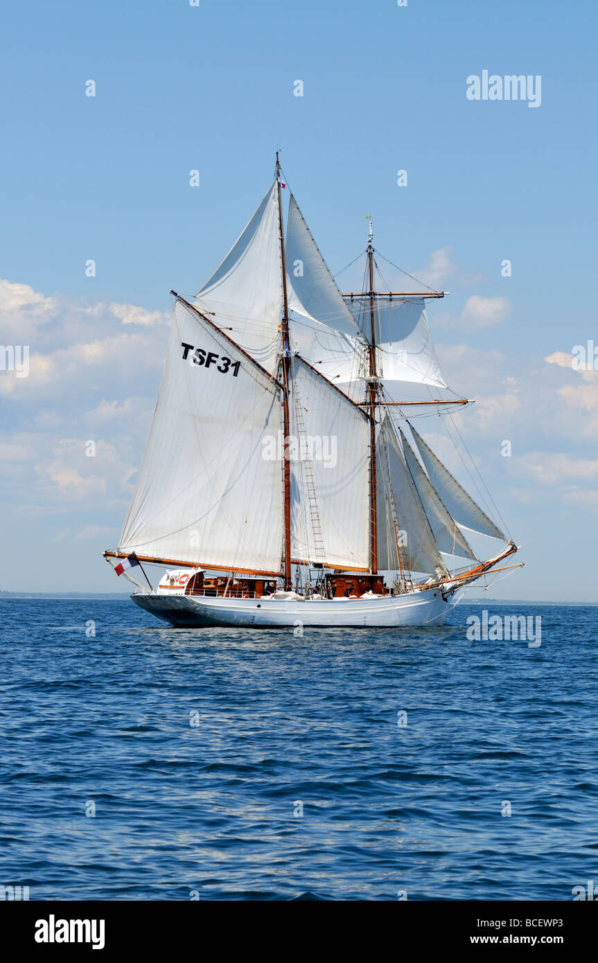 French Tall ship schooner Etoile under full sail in Buzzards Bay Cape ...