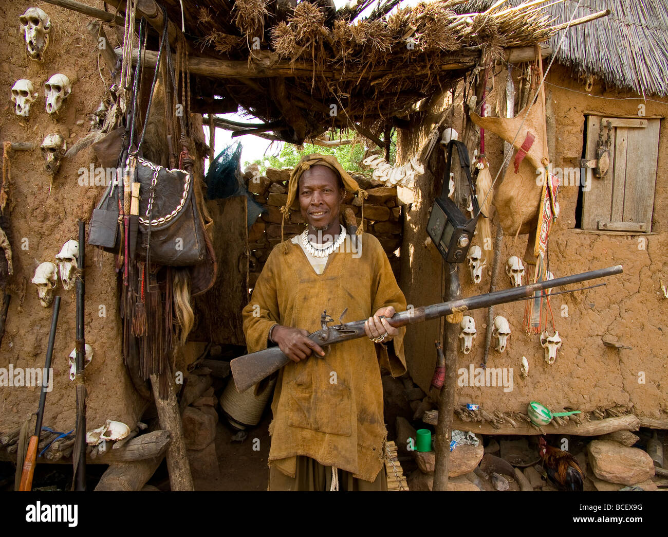 Mali sahel dogon land hunter hi-res stock photography and images - Alamy