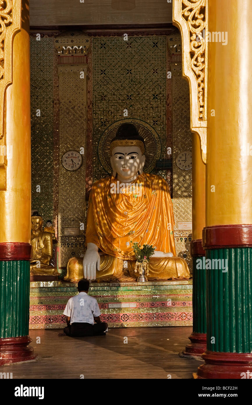 Buddhists praying temple hi-res stock photography and images - Alamy