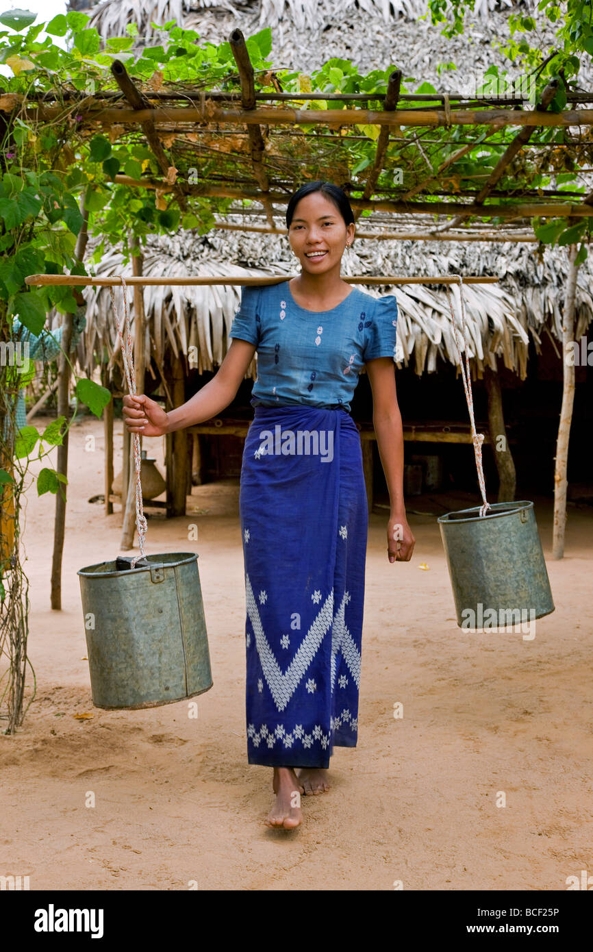 Carrying buckets of water hi-res stock photography and images - Alamy