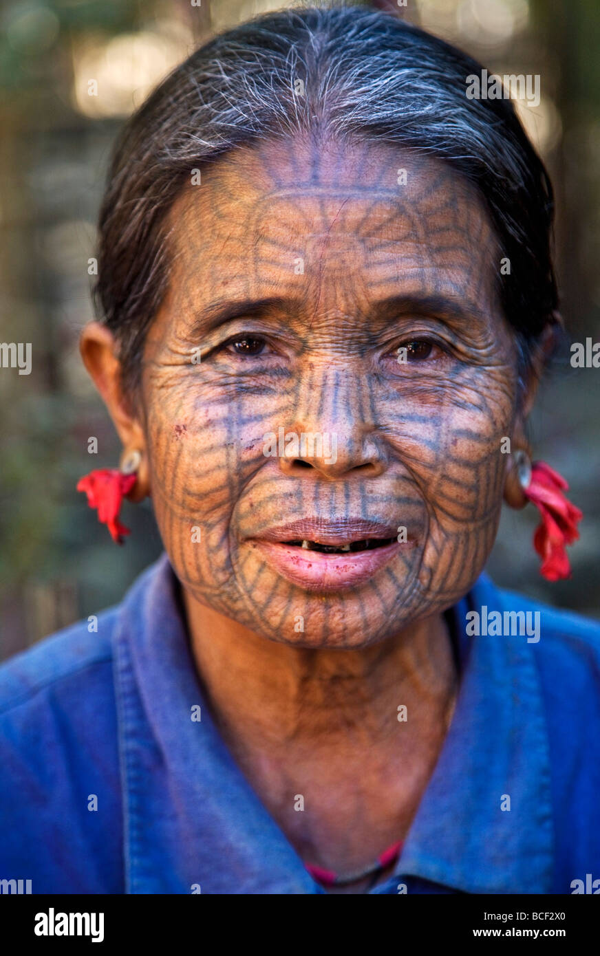 Tribal face hi-res stock photography and images - Alamy