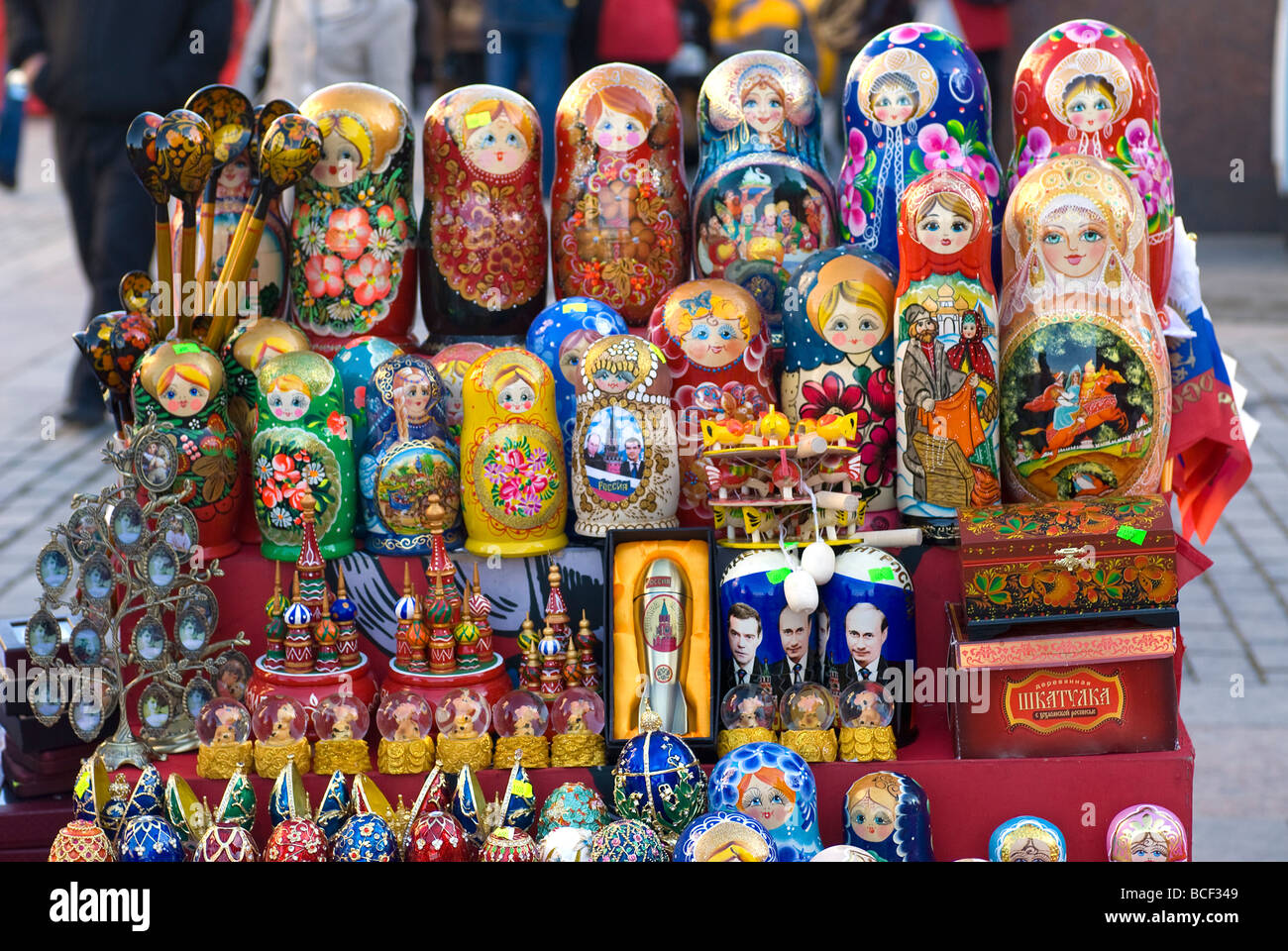 Russia, Moscow. Souvenir stand with dolls (matrioshka Stock Photo - Alamy