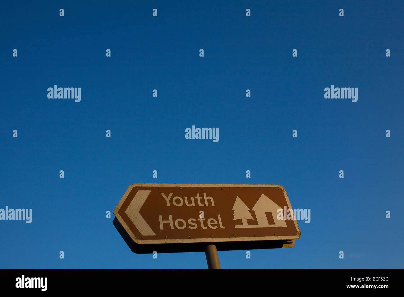 Youth hostel sign hi-res stock photography and images - Alamy