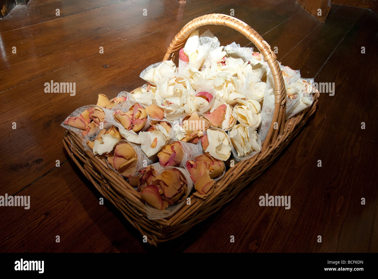 Confetti basket hi-res stock photography and images - Alamy