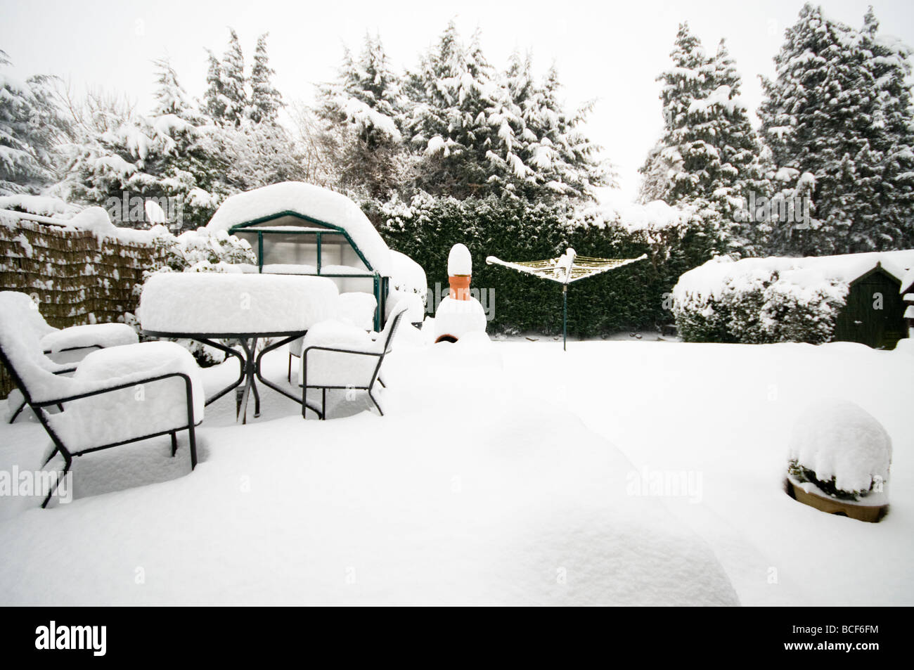 Covered garden table hi-res stock photography and images - Alamy
