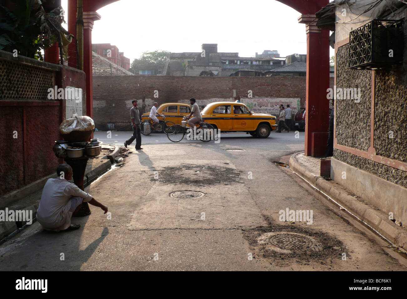 Daily life of calcutta hi-res stock photography and images - Alamy