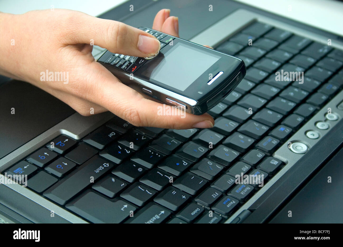 Phone keyboard while typing hi-res stock photography and images - Alamy