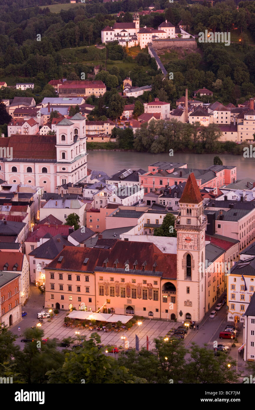 Germany, Bayern/Bavaria, Passau, Old Town from Veste Oberhaus castle ...