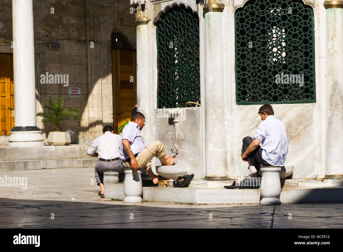 Muslim men washing feet praying hi-res stock photography and images - Alamy