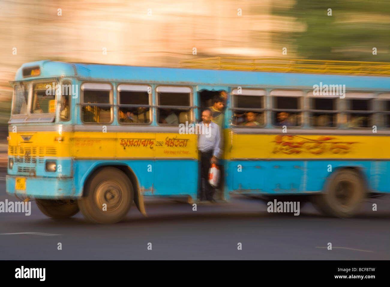 India, West Bengal, Kolkata, Calcutta, Bus Stock Photo - Alamy