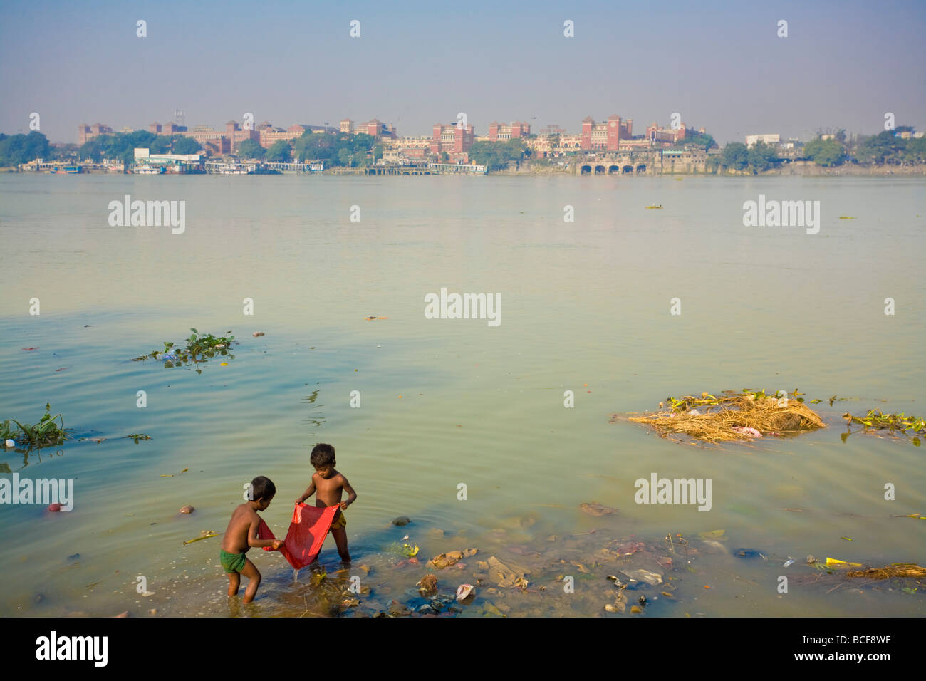 Children playing calcutta hi-res stock photography and images - Alamy