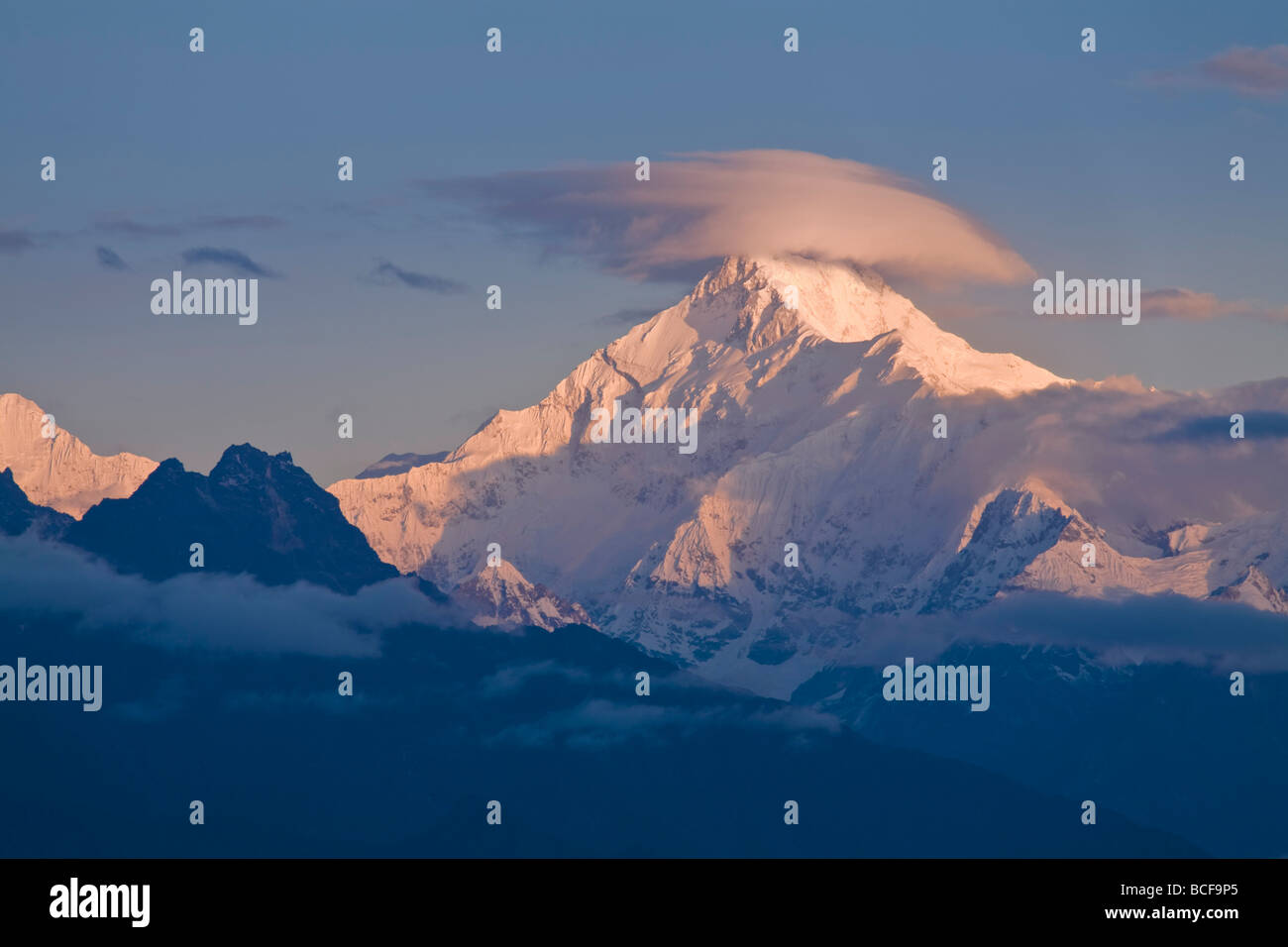 Kanchenjunga hi-res stock photography and images - Alamy