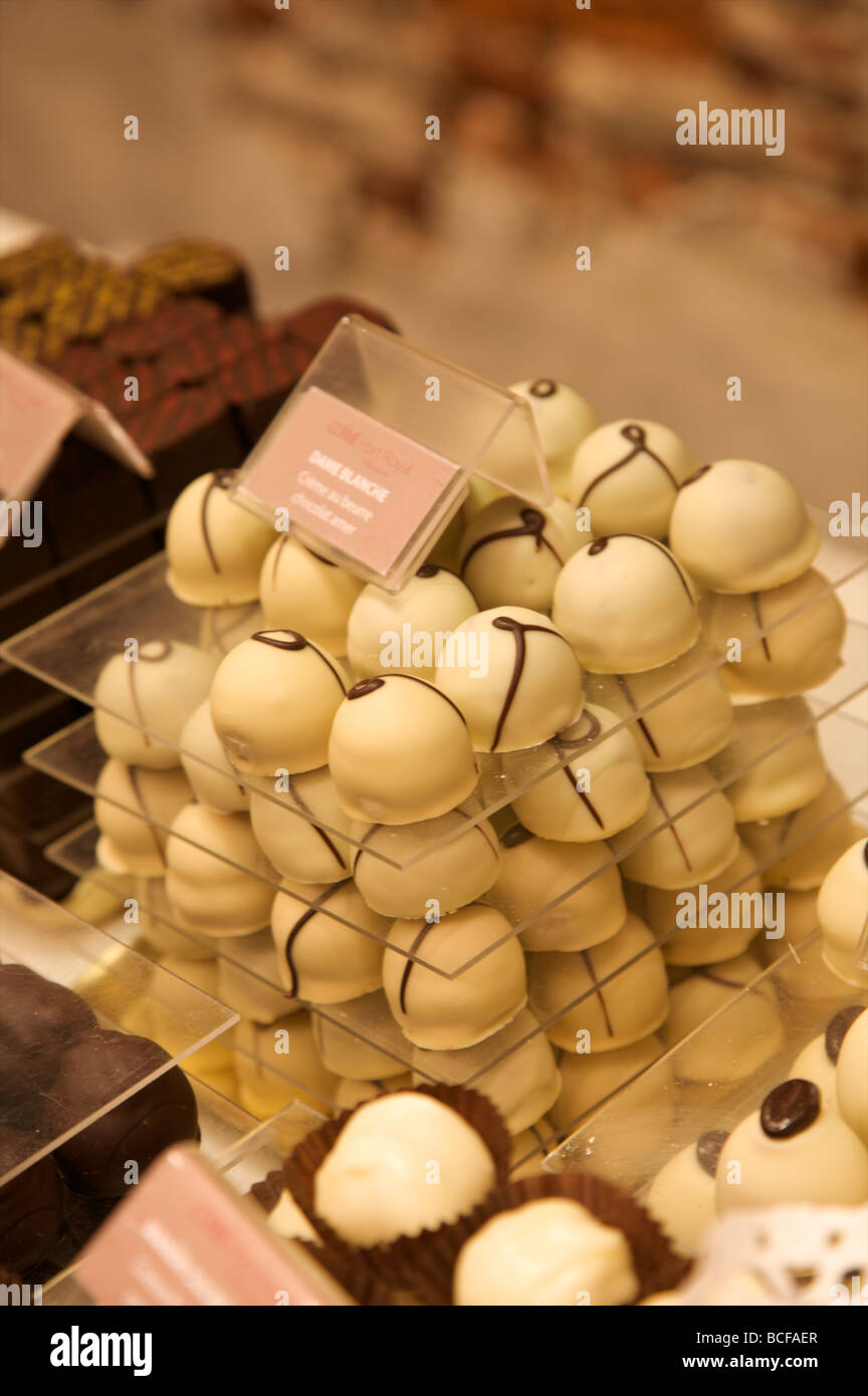 Display luxury chocolates hi-res stock photography and images - Alamy