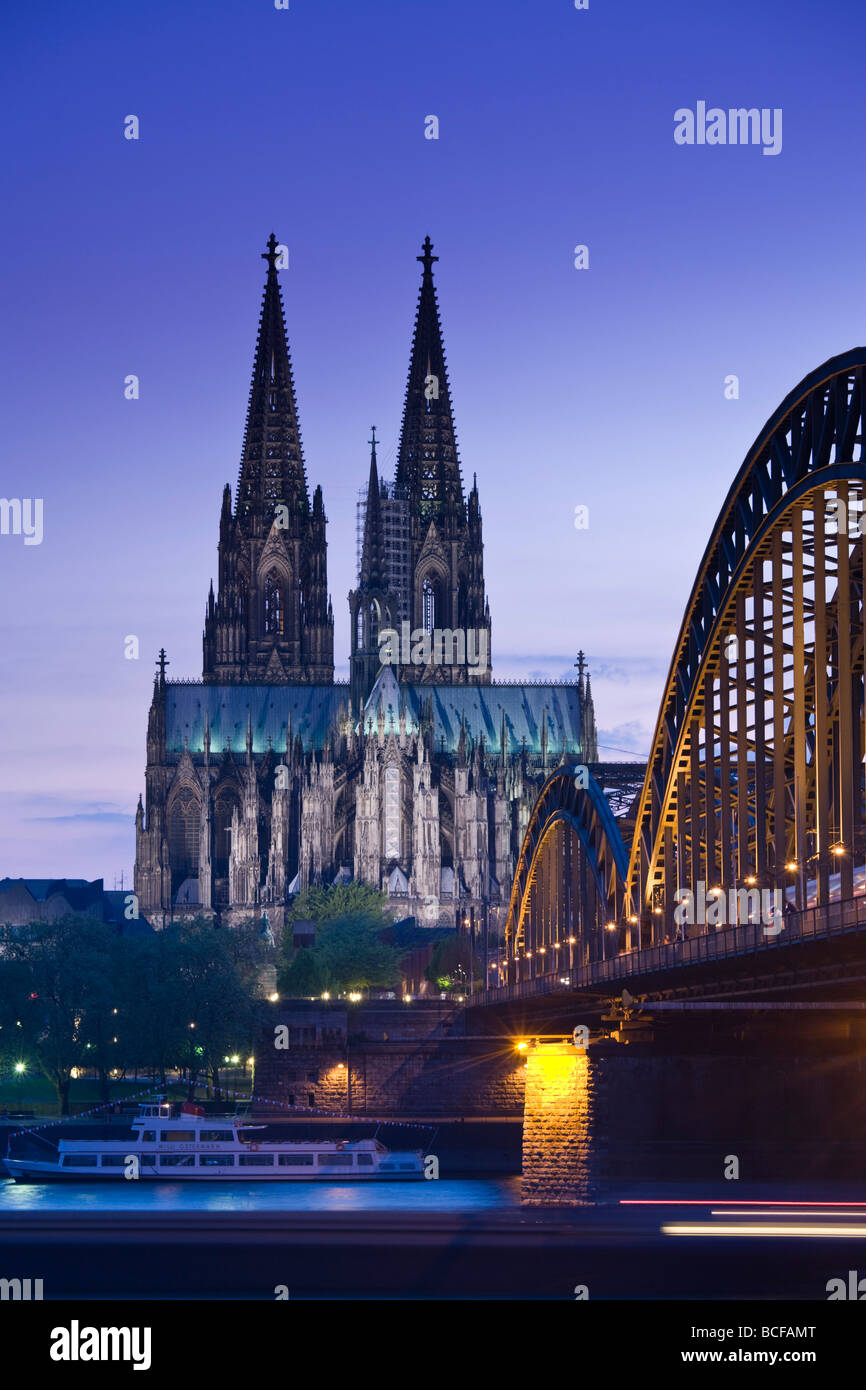 Cologne cathedral and bridges hi-res stock photography and images - Alamy