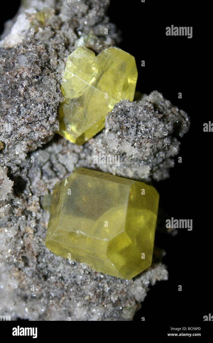 Orthorhombic sulfur hi-res stock photography and images - Alamy