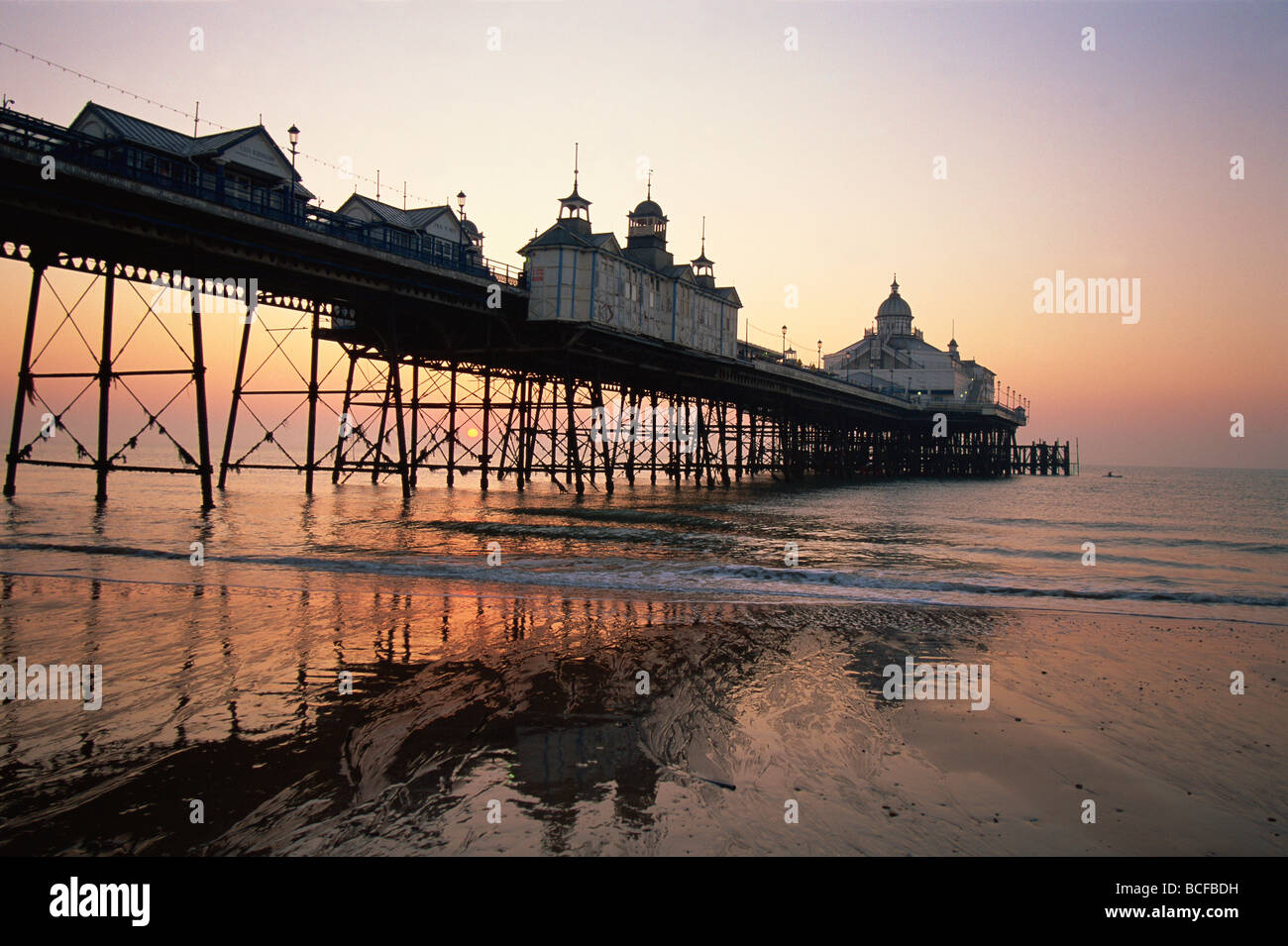 Eastbourne beach and pier at sunrise hi-res stock photography and ...