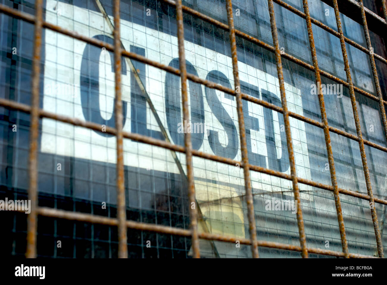 Closed sign in Blackpool shop Stock Photo - Alamy