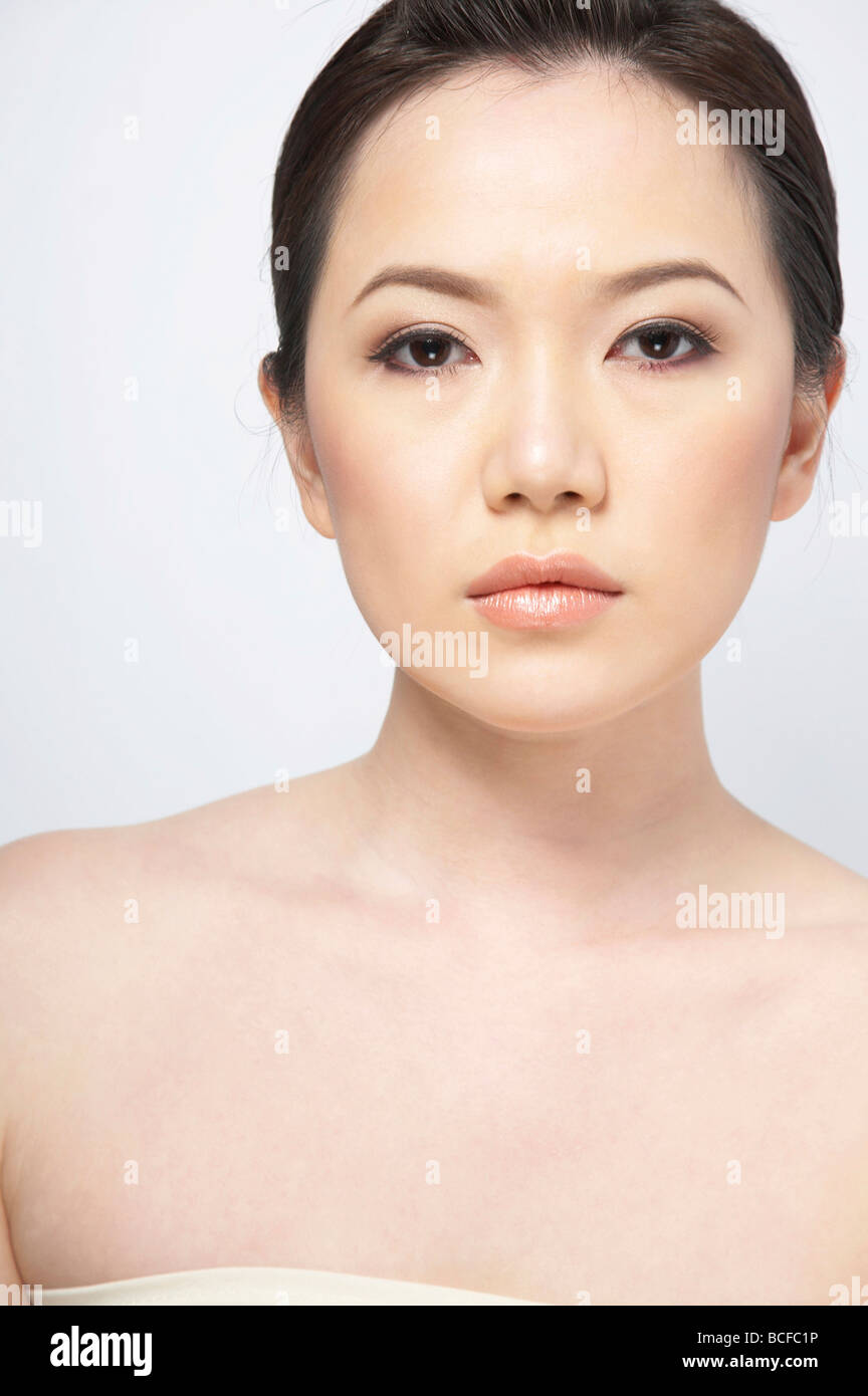 woman facing camera with blank expression Stock Photo - Alamy