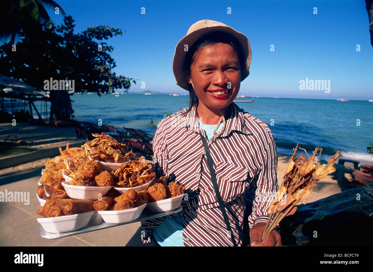 Thailand, Pattaya, Food Vendor on Pattaya Beach Stock Photo - Alamy