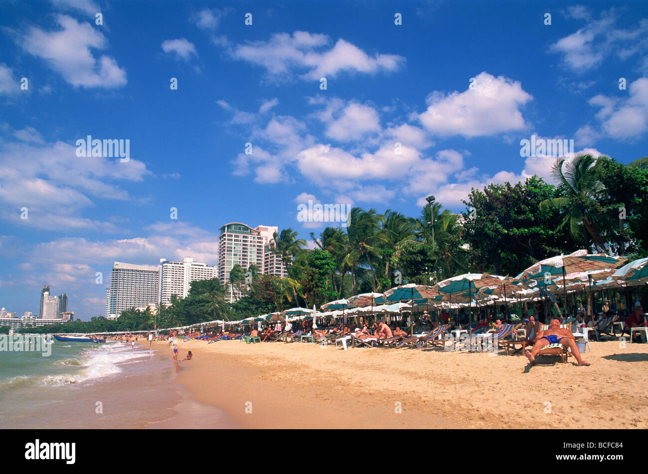 Pattaya beach resort hi-res stock photography and images - Alamy