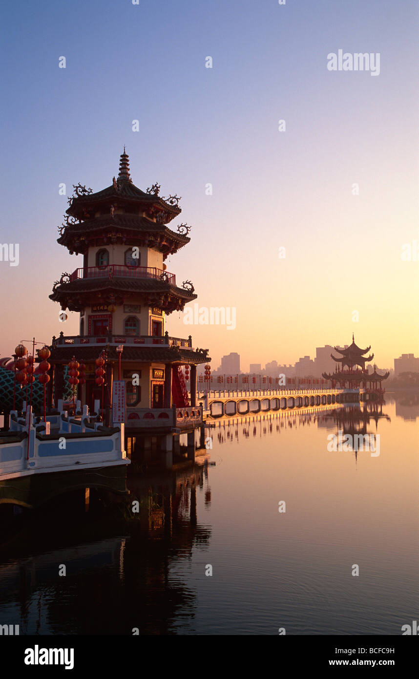 Taiwan Kaohsiung Lotus Lake Spring and Autumn Pavilions Stock Photo - Alamy