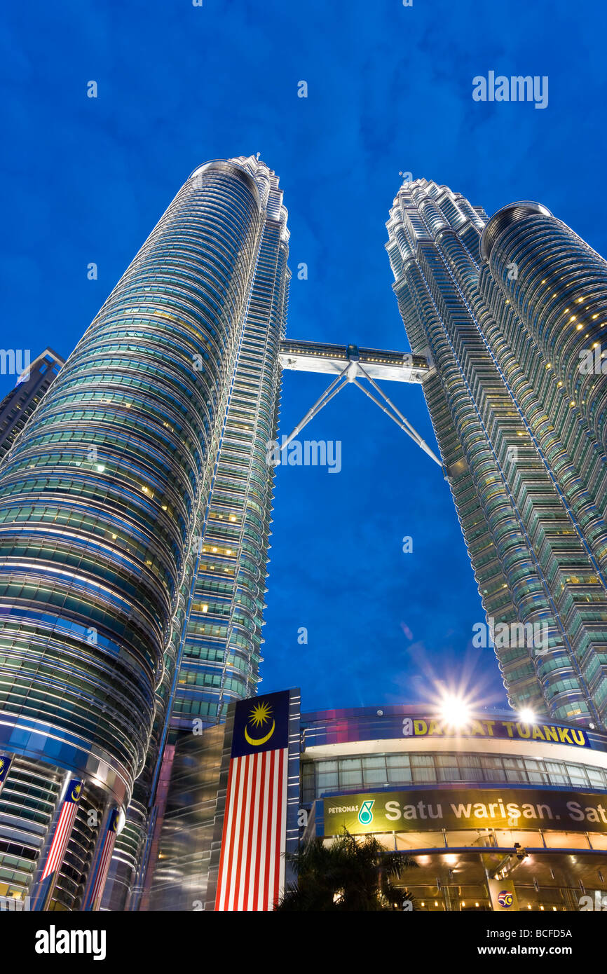 Malaysia, Kuala Lumpur, Petronas Towers and Malaysian national flag ...