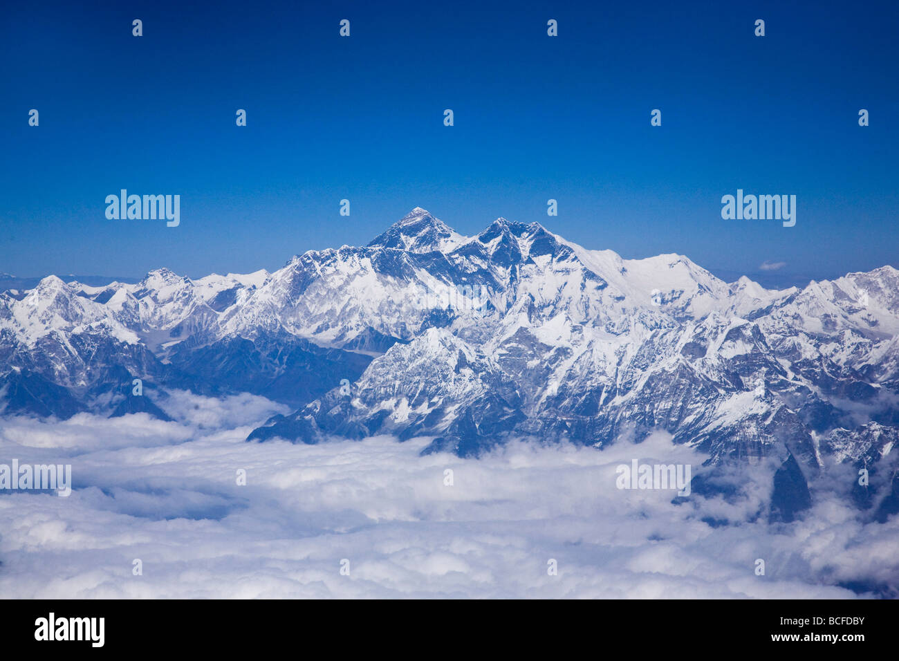 Himalayan range aerial everest hi-res stock photography and images - Alamy